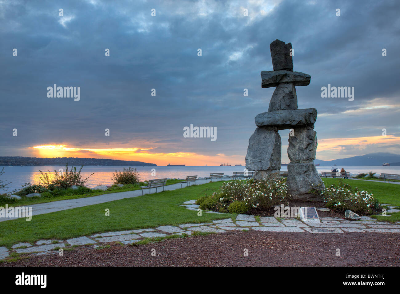 Inukshuk sculpture hi-res stock photography and images - Alamy