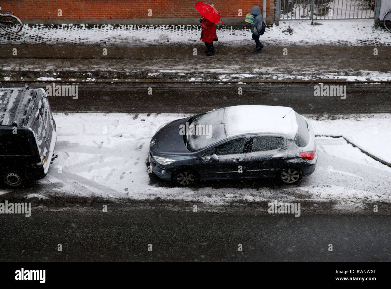 STREET SCENE WITH SNOW Stock Photo - Alamy
