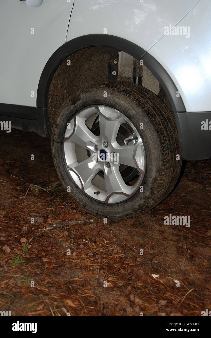 Ford Kuga 2.0 TDCI AWD - MY 2008 - white pearl metallic - five doors ...