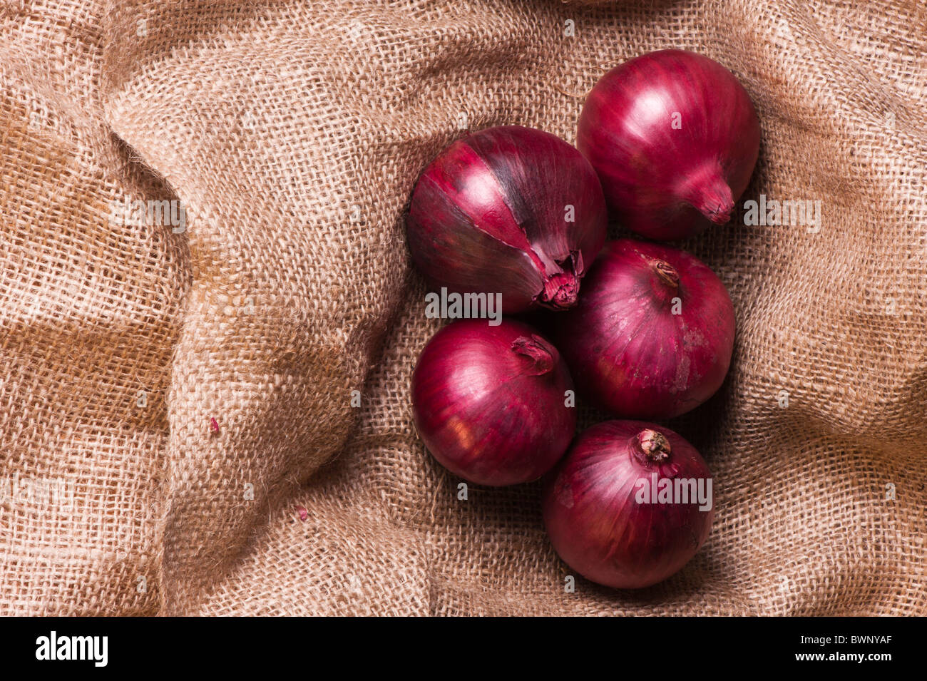 Sack onions hi-res stock photography and images - Alamy