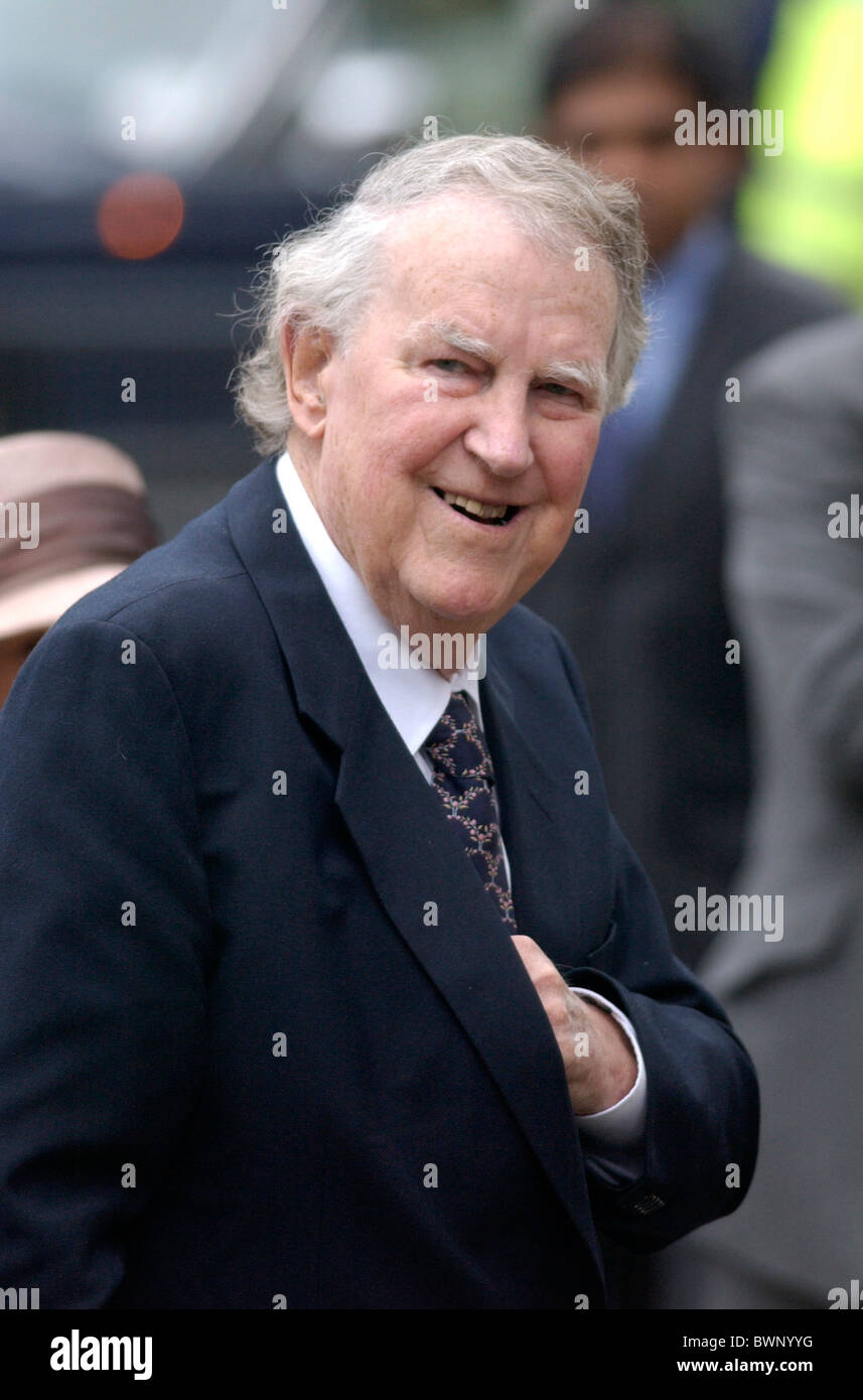 Celebrity celebrities famous person british explorer explorers ...