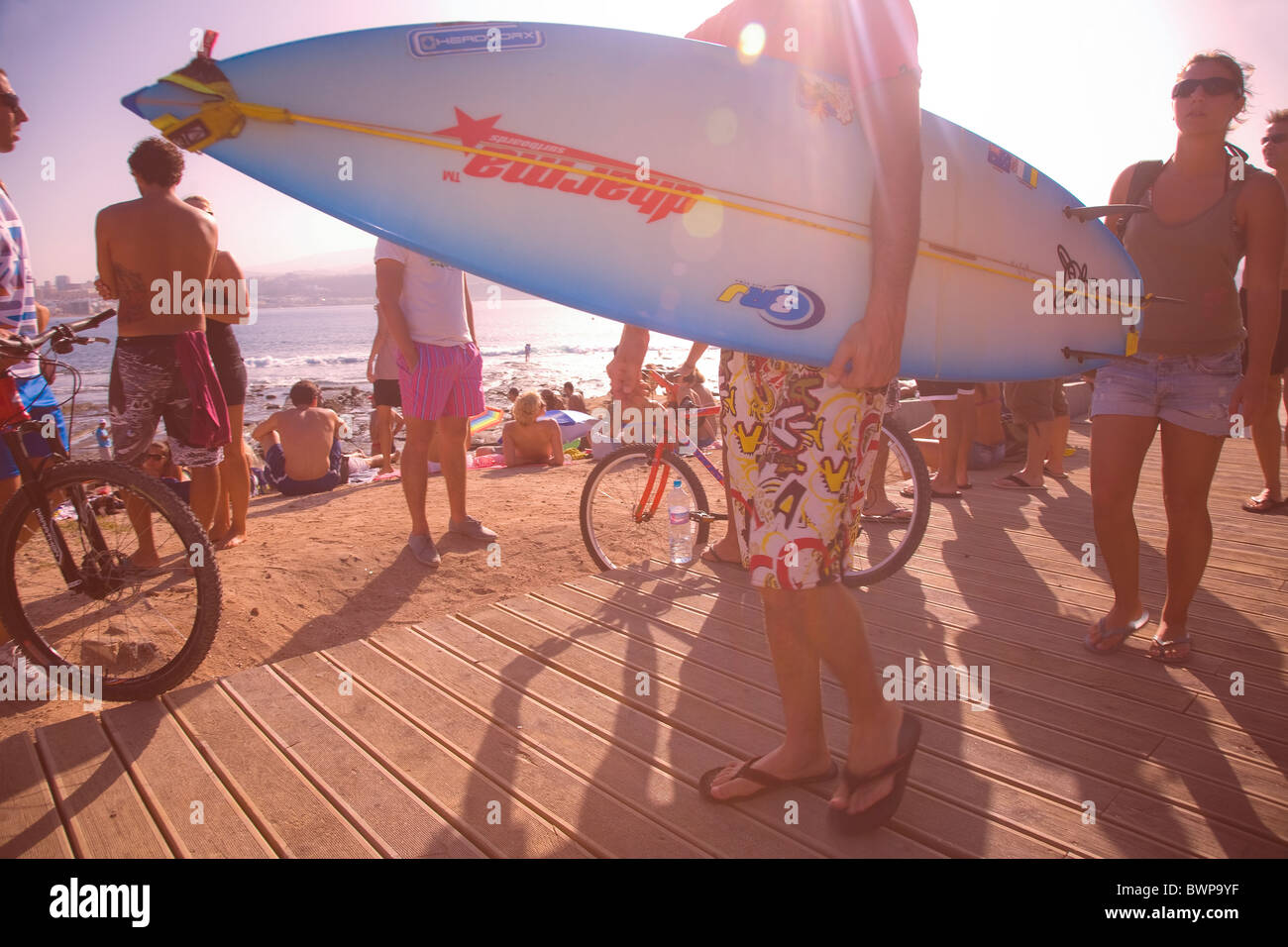 Surfers on a sunset beach hi-res stock photography and images - Alamy