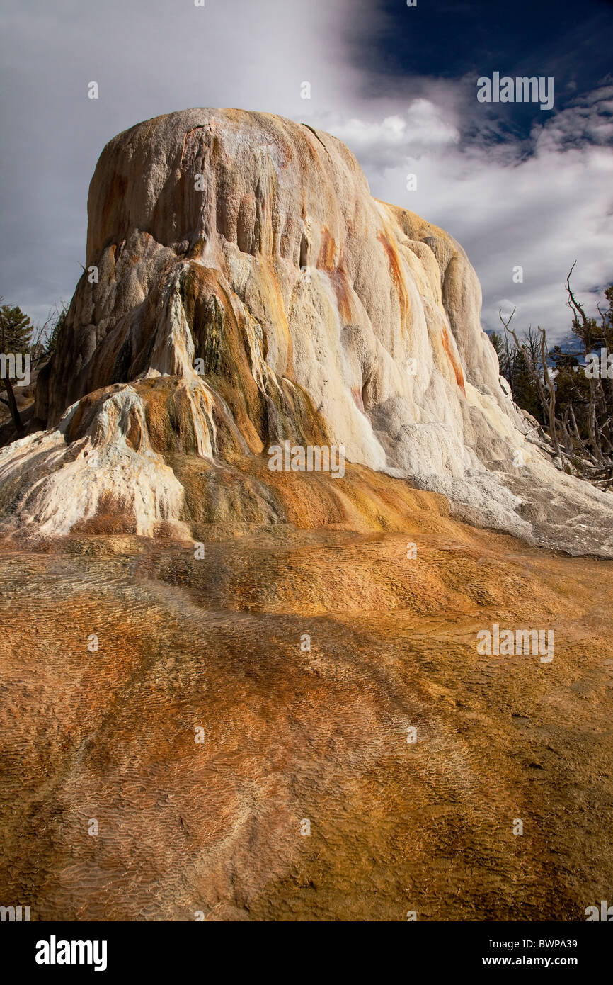 Mammoth's Orange Spring Mound in Yellowstone National Park - USA Stock ...