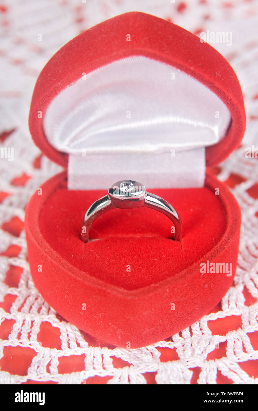 Silver ring in box hi-res stock photography and images - Alamy