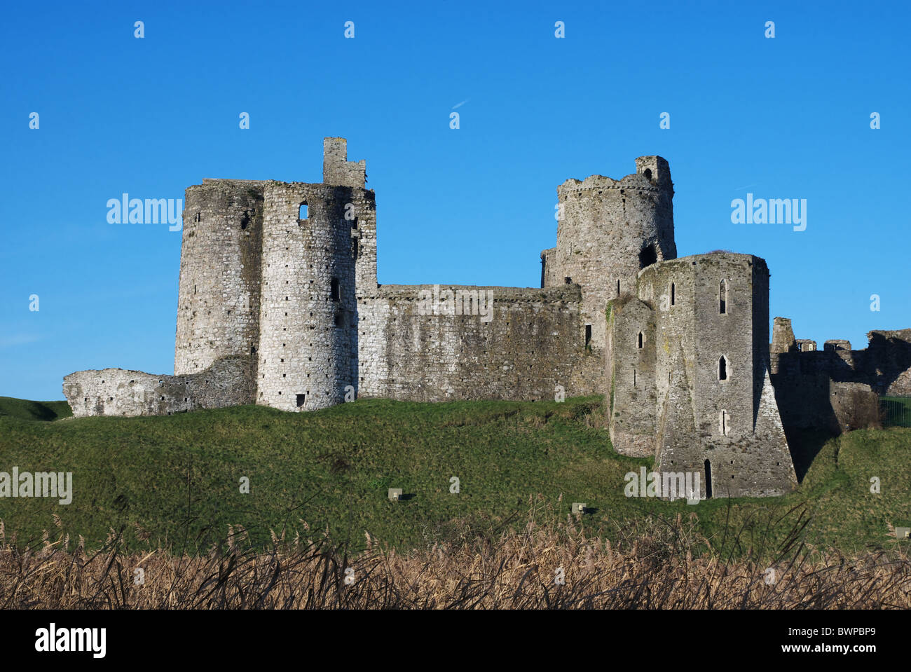 Kidwelly Castle (welsh Castell Cydweli) in Kidwelly, Dyfed, Wales Stock ...