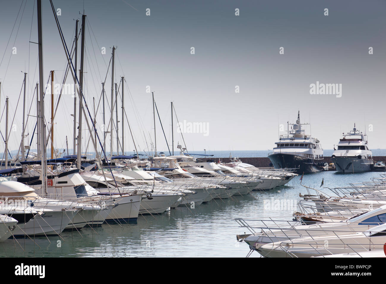 Boats in mandelieu la hi-res stock photography and images - Alamy