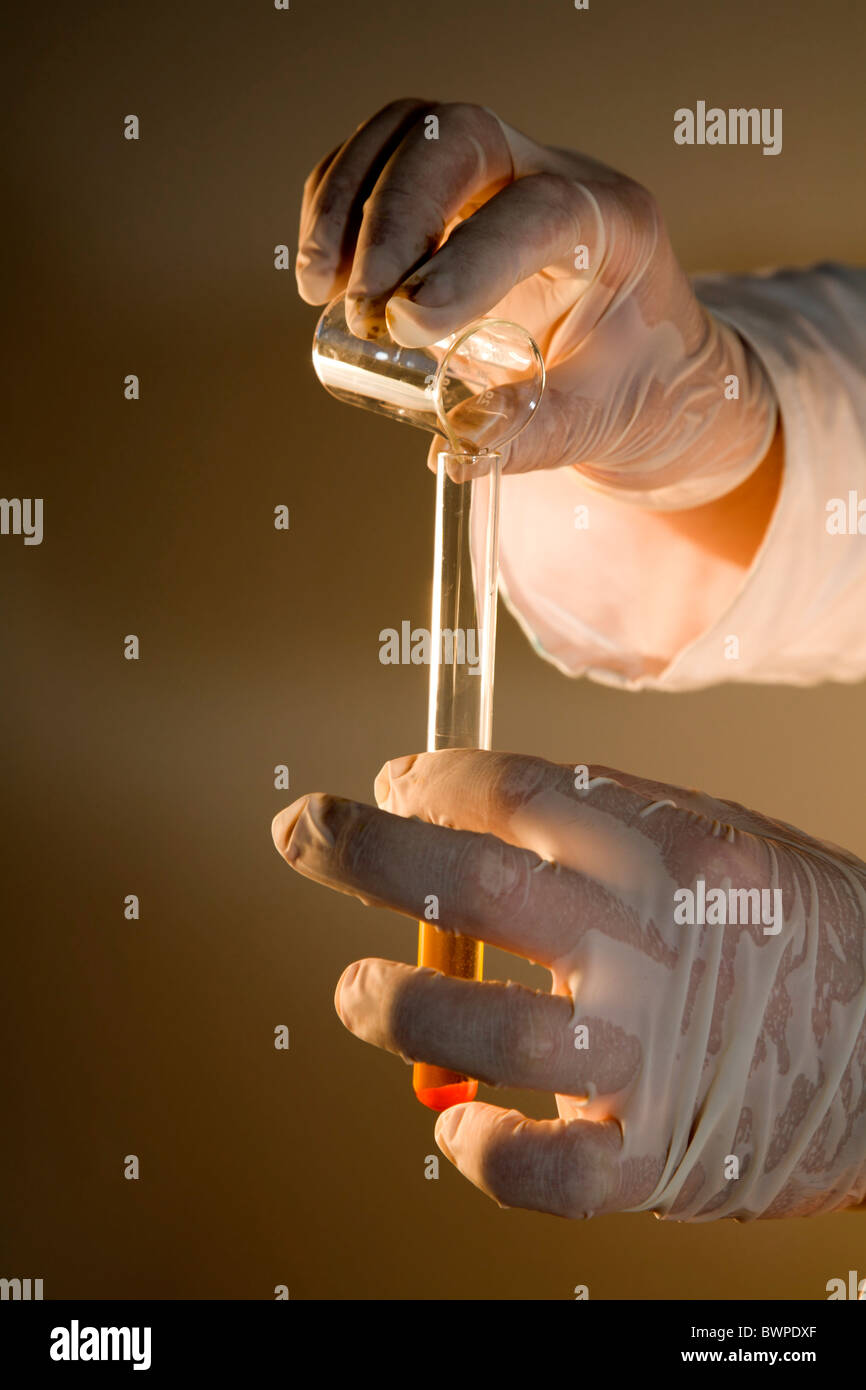 Chemistry and research hi-res stock photography and images - Alamy