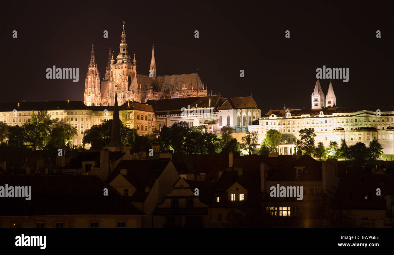 Night castle hi-res stock photography and images - Alamy