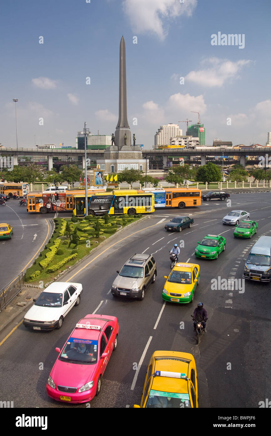 Bangkok victory monument ancient hi-res stock photography and images ...