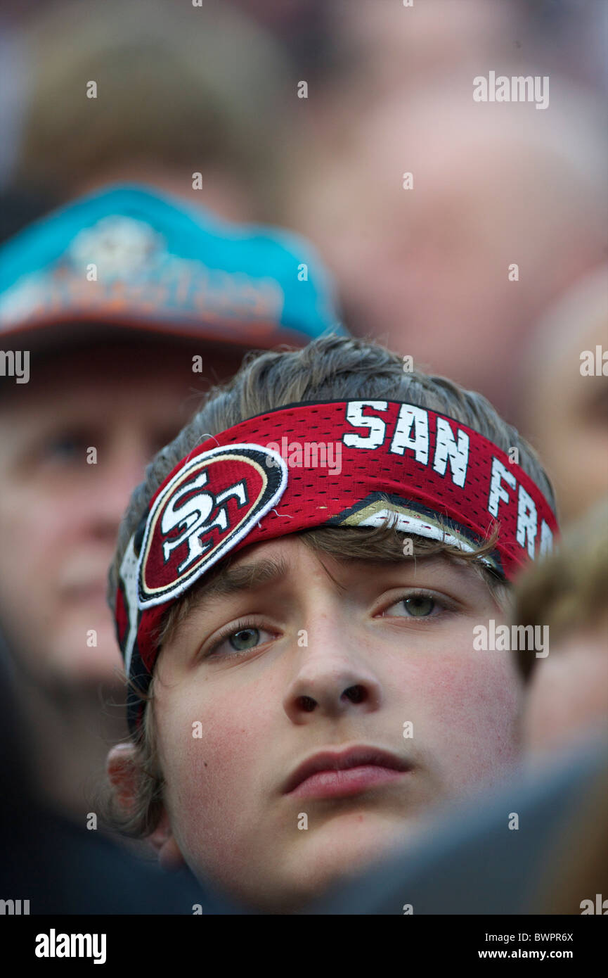 Football fans uk teenager hi-res stock photography and images - Alamy