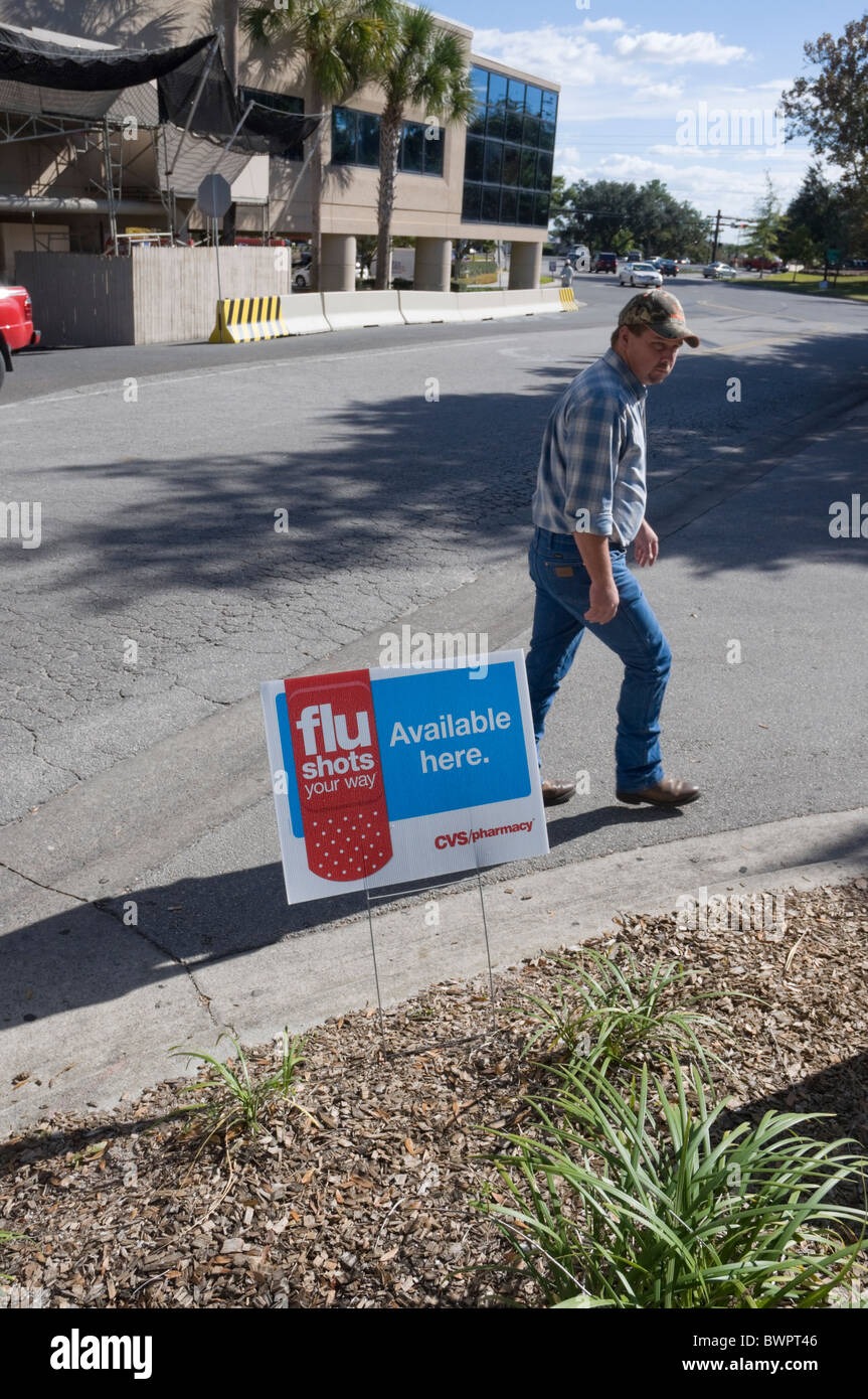 flu shots available sign Gainesville Florida Stock Photo - Alamy