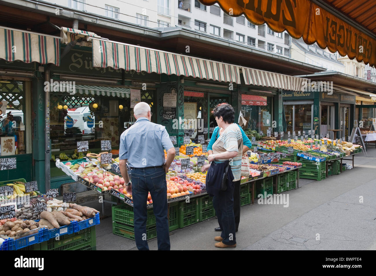Fruit and veg market vienna hi-res stock photography and images - Alamy