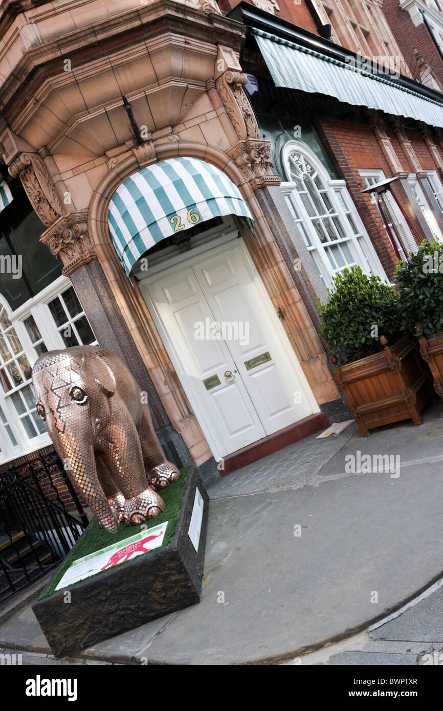 Harry`s Bar main entrance in South Audley Street, a private members ...