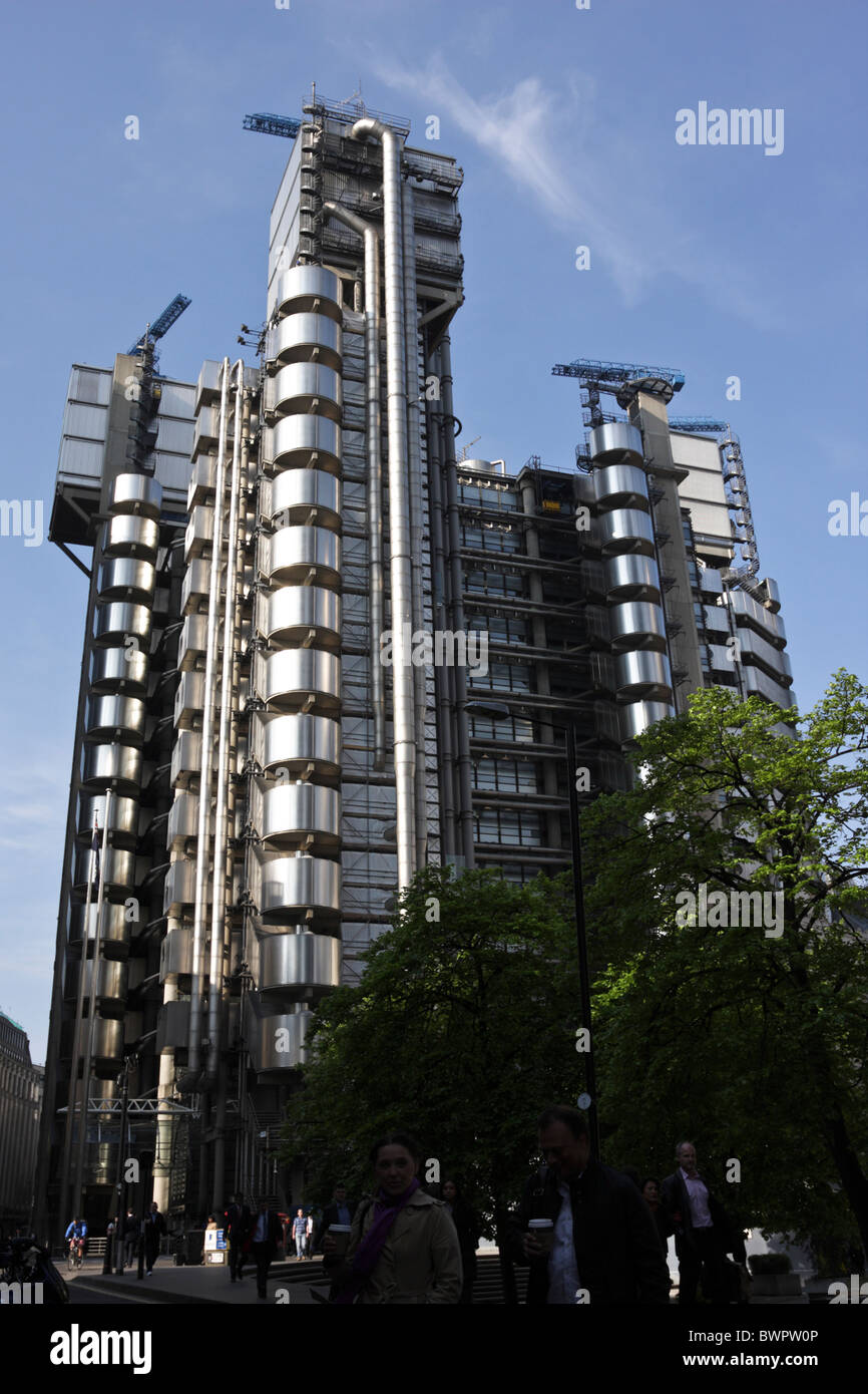 An northerly view of the Richard Rogers designed Lloyd`s Building in ...