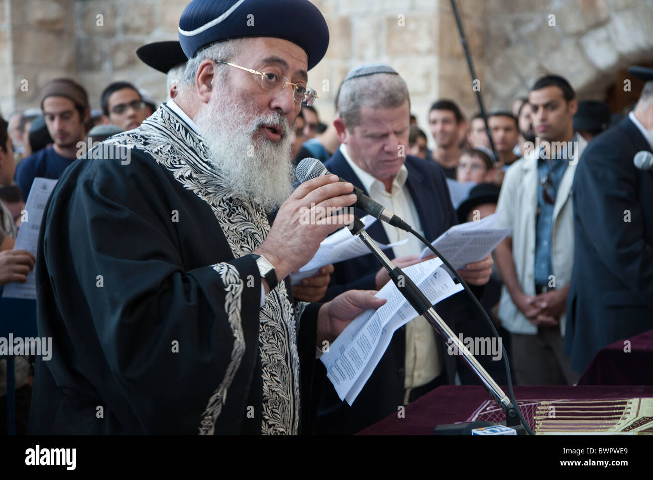 Hundreds gathered today at the Wailing Wall for a mass prayer for rain ...