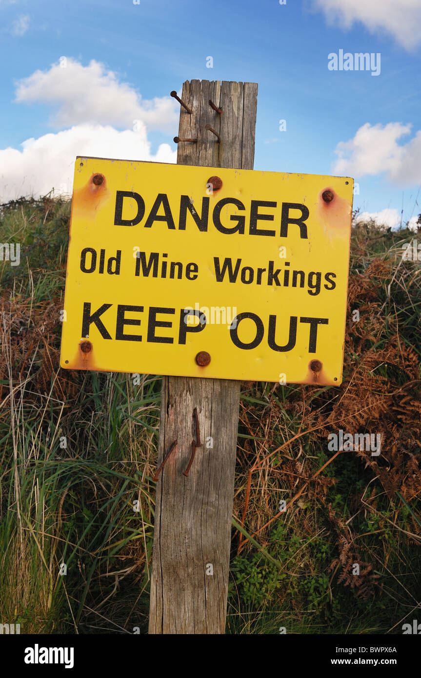 Mine shaft warning sign hi-res stock photography and images - Alamy