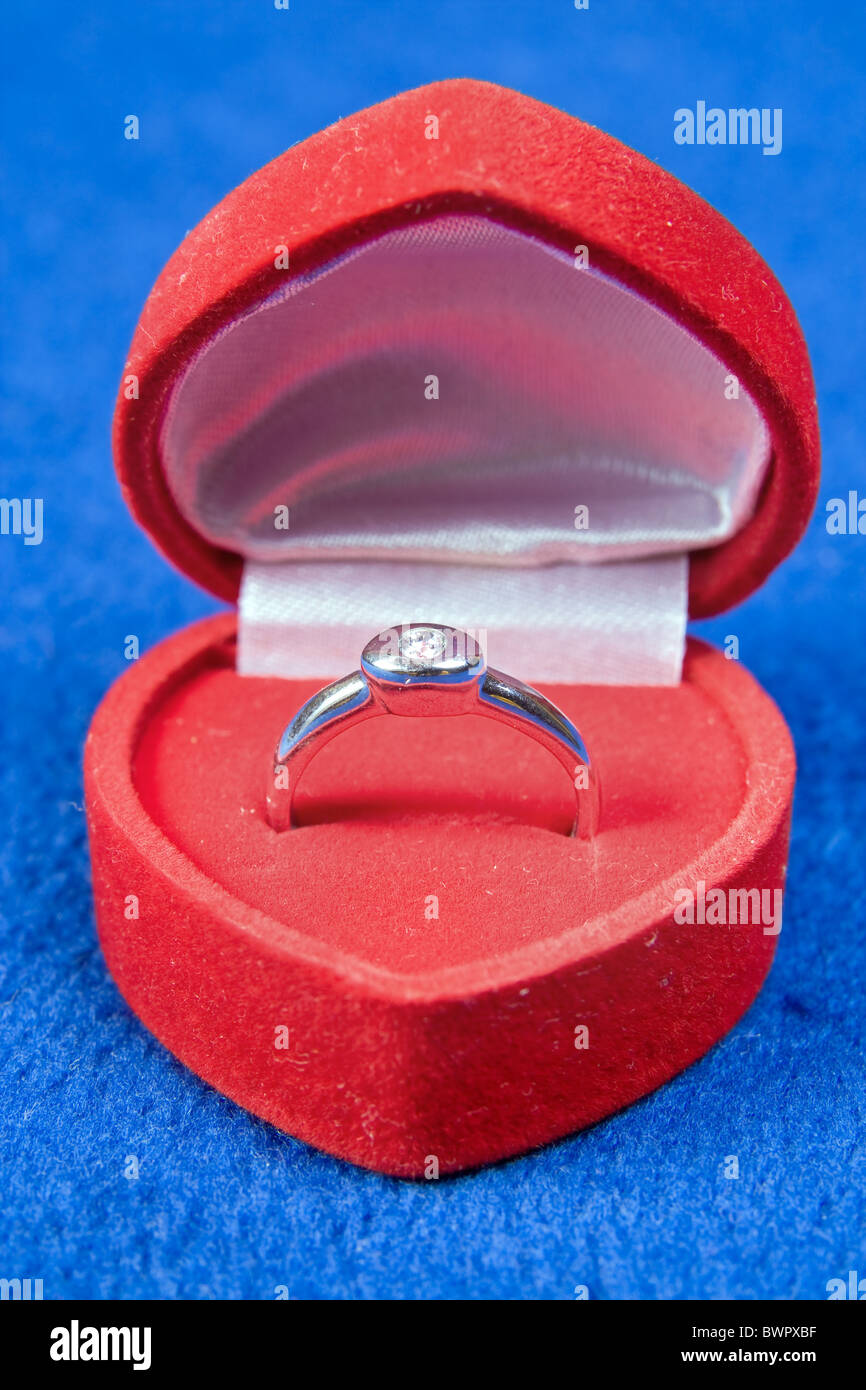 ring of white gold in a box Stock Photo - Alamy