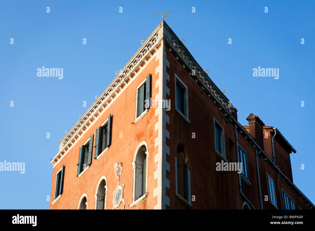 Acute angle building hi-res stock photography and images - Alamy