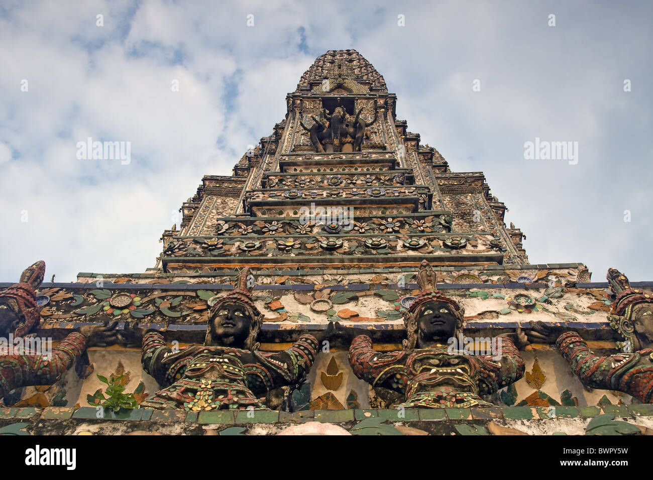 Sculpture wat arun temple sky architecture hi-res stock photography and ...