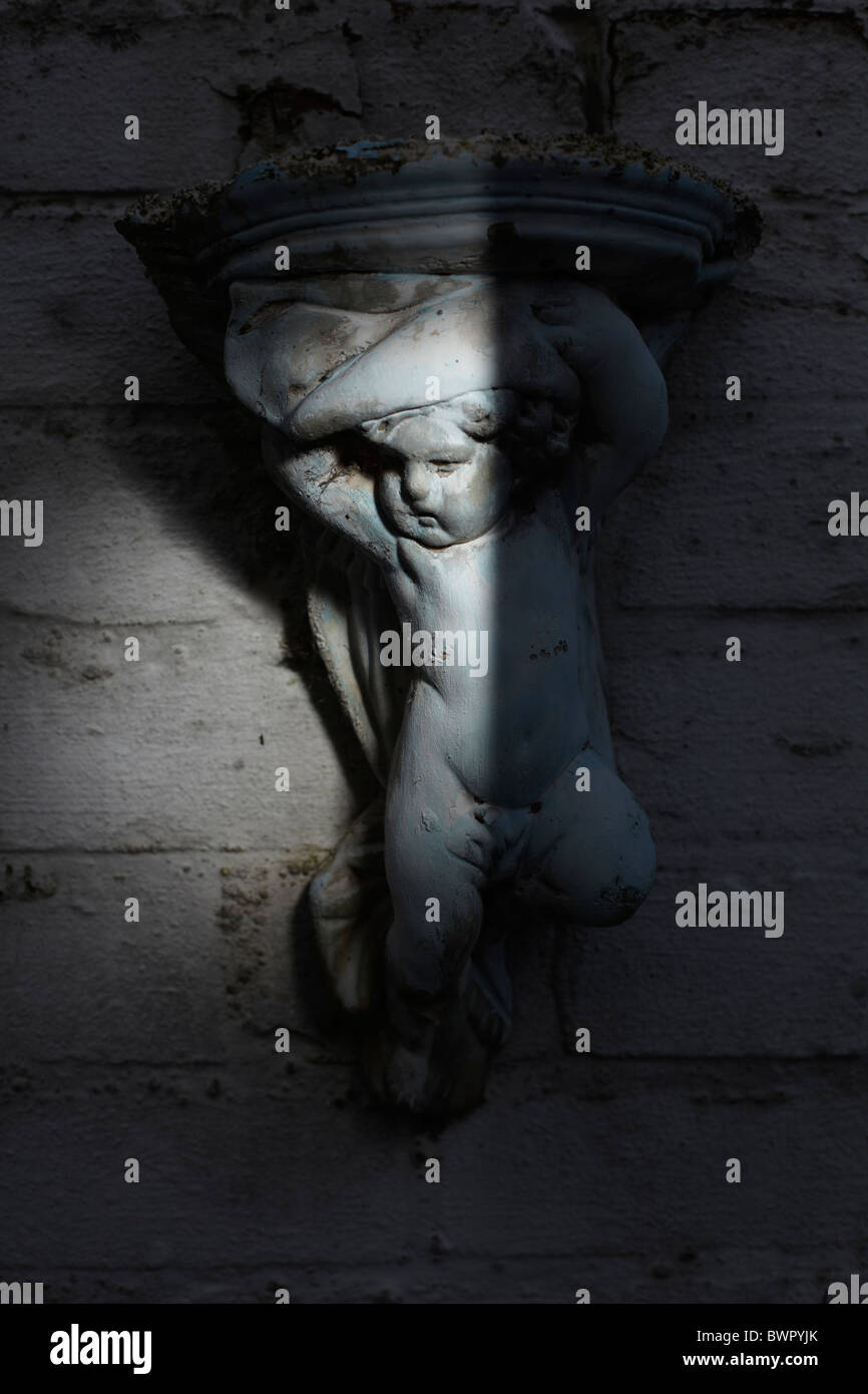 Cherub with halo hi-res stock photography and images - Alamy