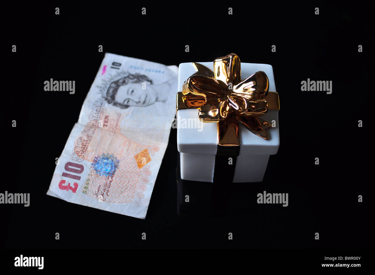 An ornamental gift box with a ten pound note Stock Photo - Alamy