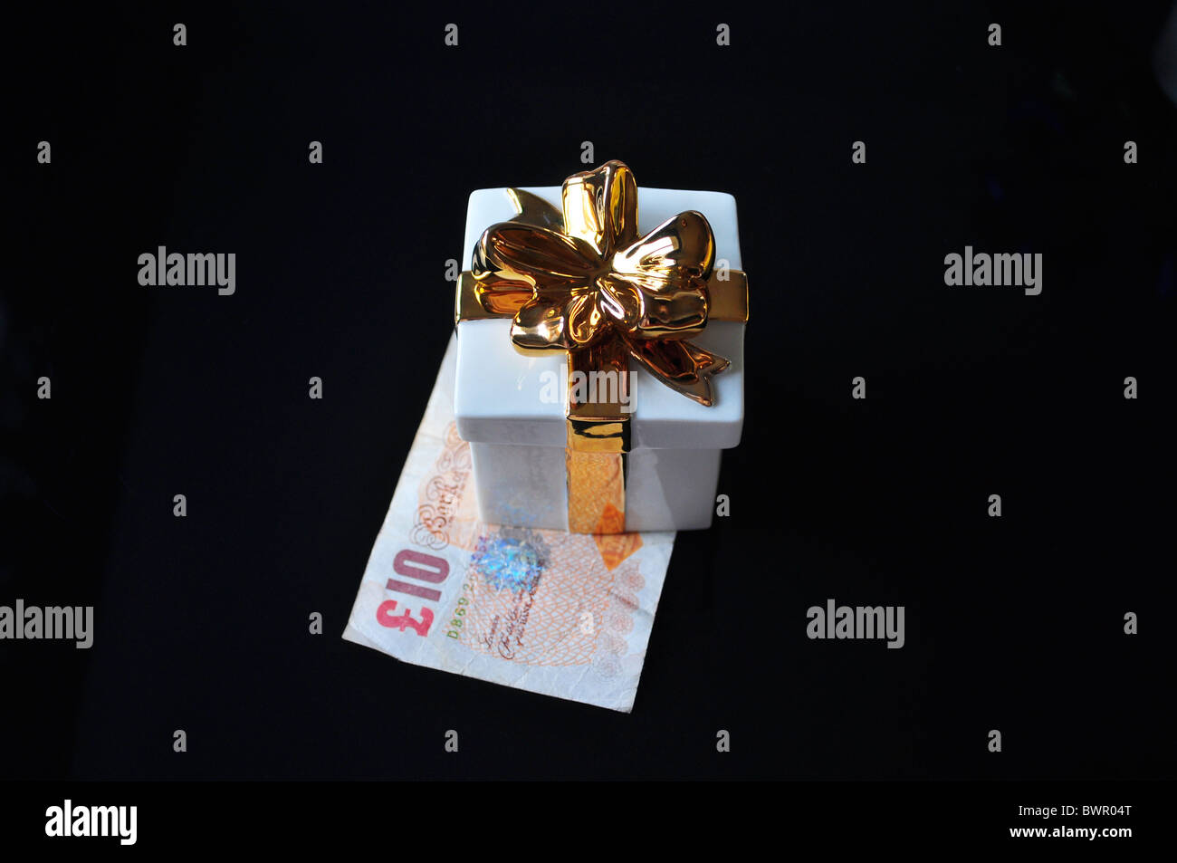 An ornamental gift box with a ten pound note Stock Photo - Alamy