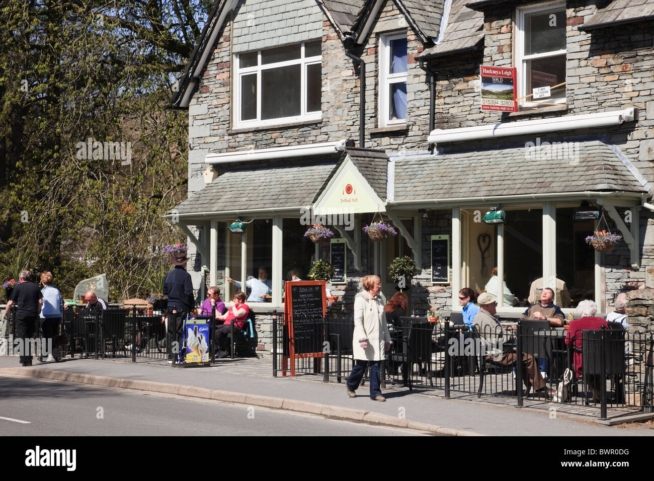 Grasmere, Cumbria, England, UK, Britain. People dining outside a cafe ...