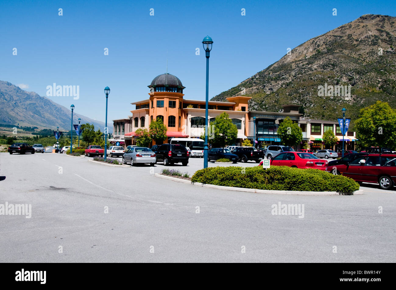 Remarkable mountains queenstown new zealand hi-res stock photography ...