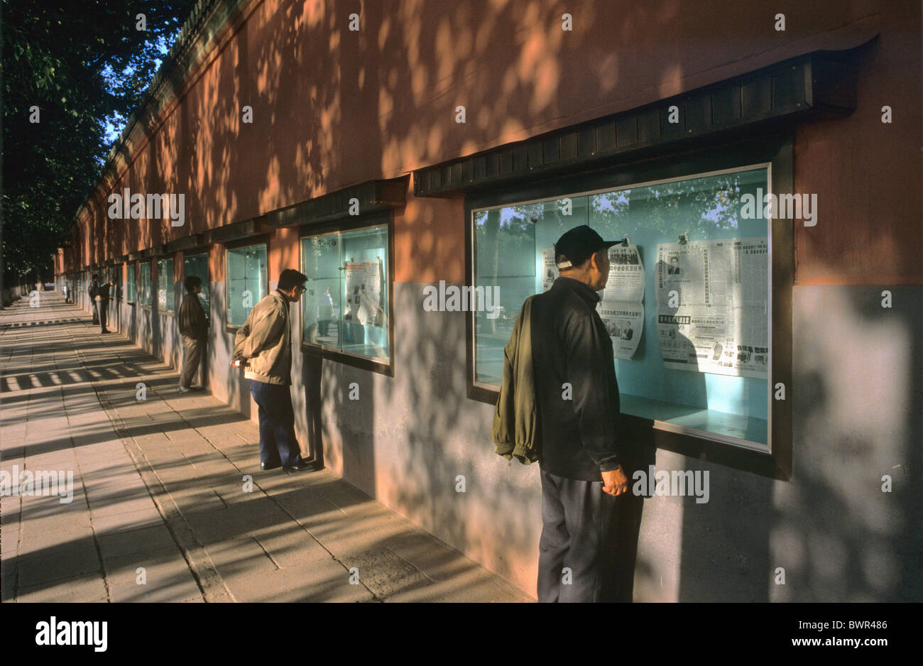 Newspapers display hi-res stock photography and images - Alamy