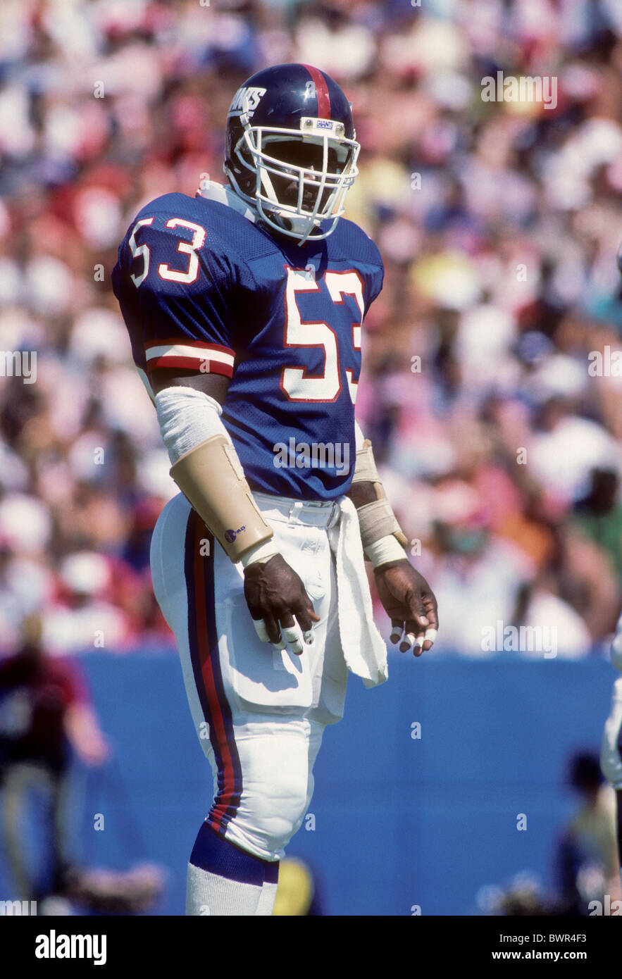 Harry Carson, New York Giants defensive linebacker during an NFL game ...