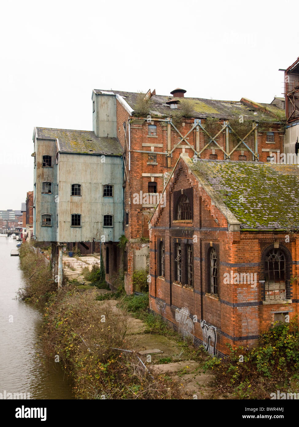 Abandoned warehouses at Gloucester Docks Stock Photo - Alamy