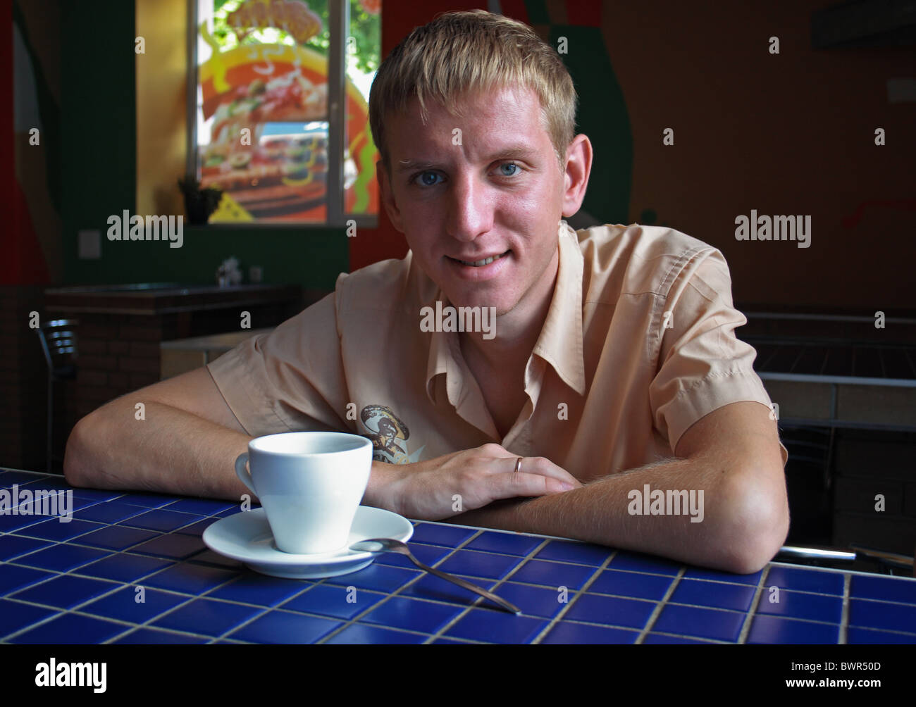 White restaurant and inn hi-res stock photography and images - Alamy