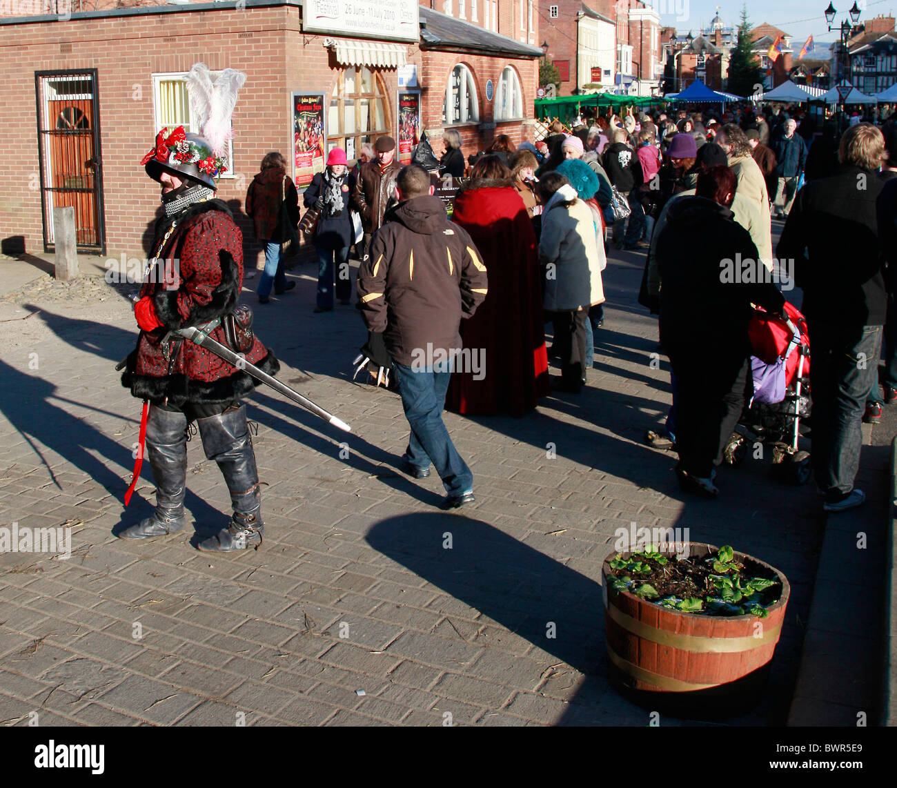 Elizabethan clothing hi-res stock photography and images - Alamy