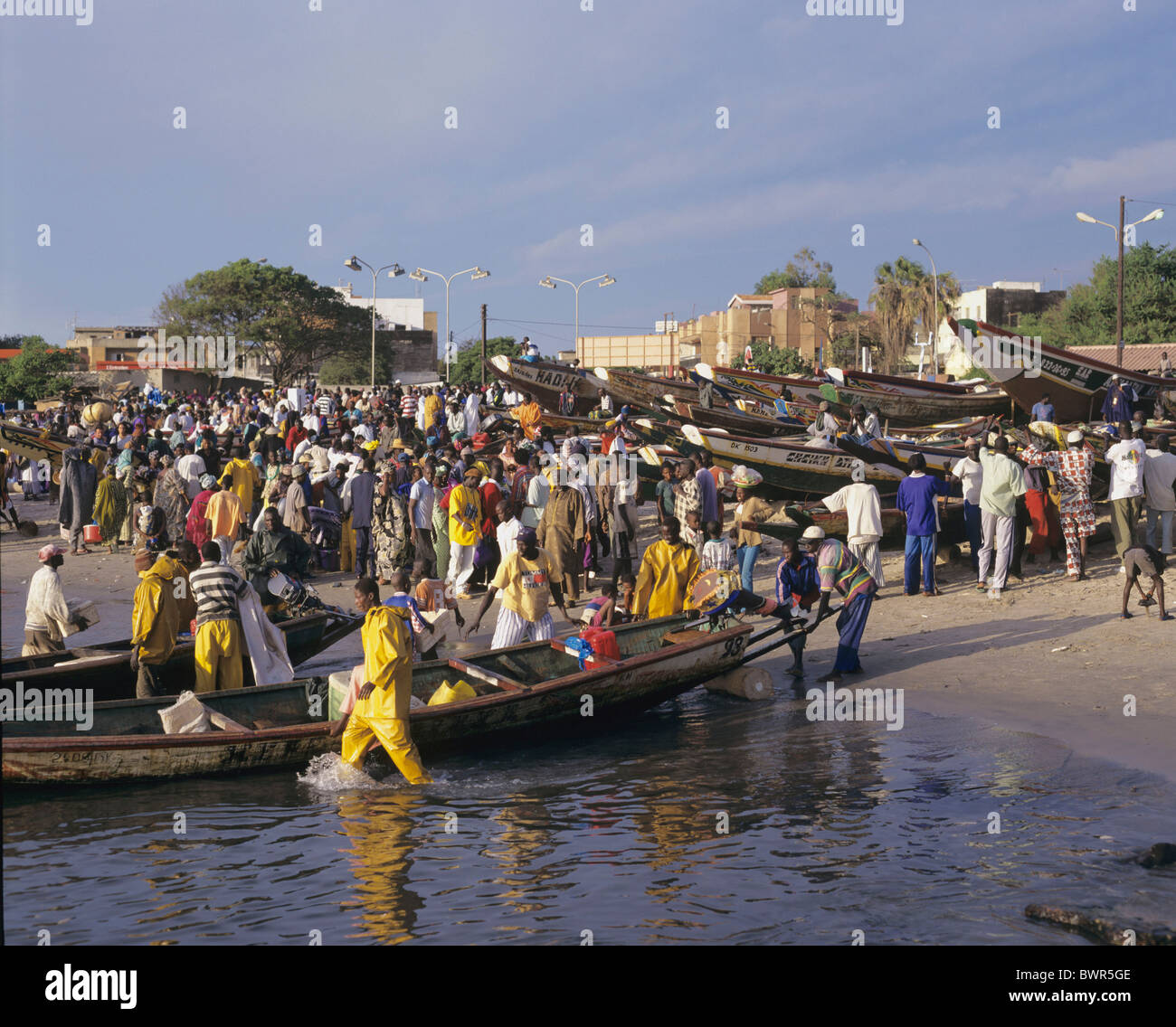 Senegal Dakar city Soumbe-dionne fishmarket fishermen unloading catch ...