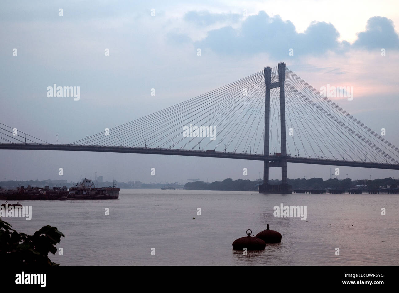 Hooghly bridge hi-res stock photography and images - Alamy