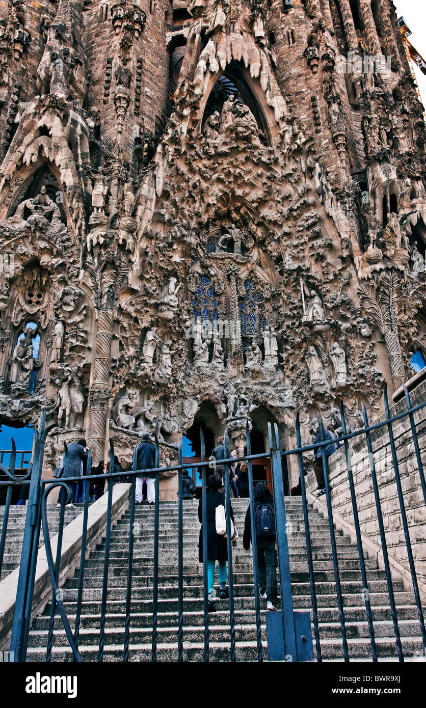 Expiatory Church of the Holy Family, designed the neo-Catalan style by ...