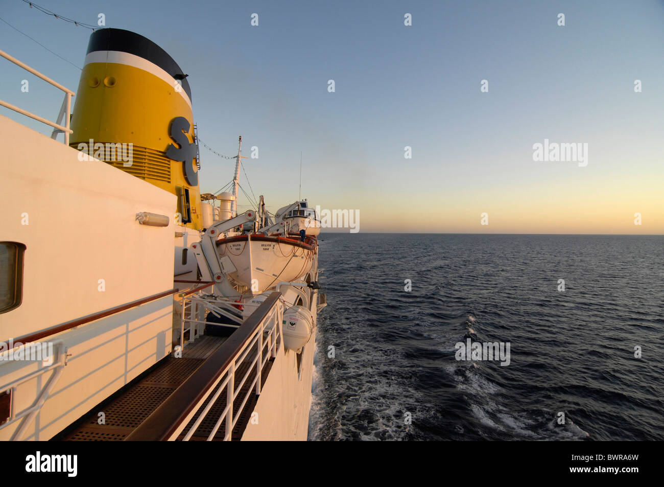 MS Royal Star Cruise ship Indian Ocean cruiser cruise liner water sea ...