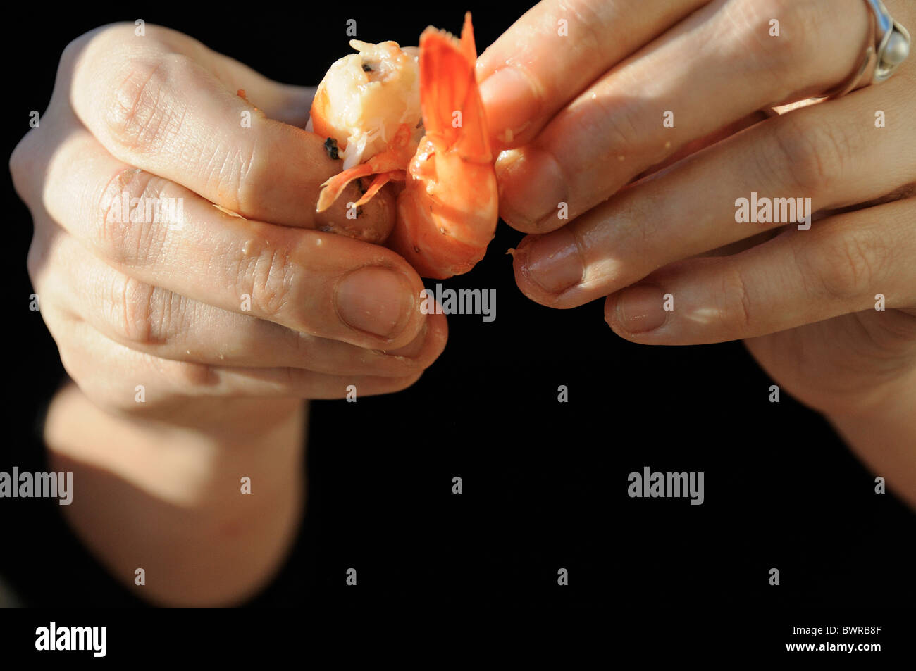 Manual shelling hi-res stock photography and images - Alamy