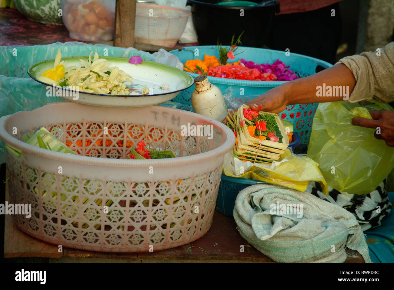Traditional balinese offering baskets hi-res stock photography and ...