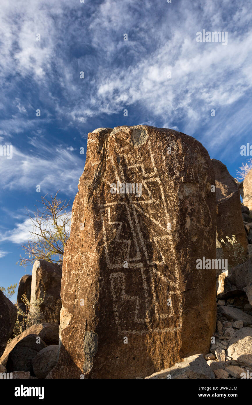 Petroglyph with geometric designs by the Native American Jornada ...