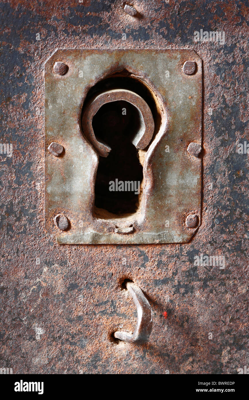Keyhole old chest ancient key treasure Stock Photo - Alamy
