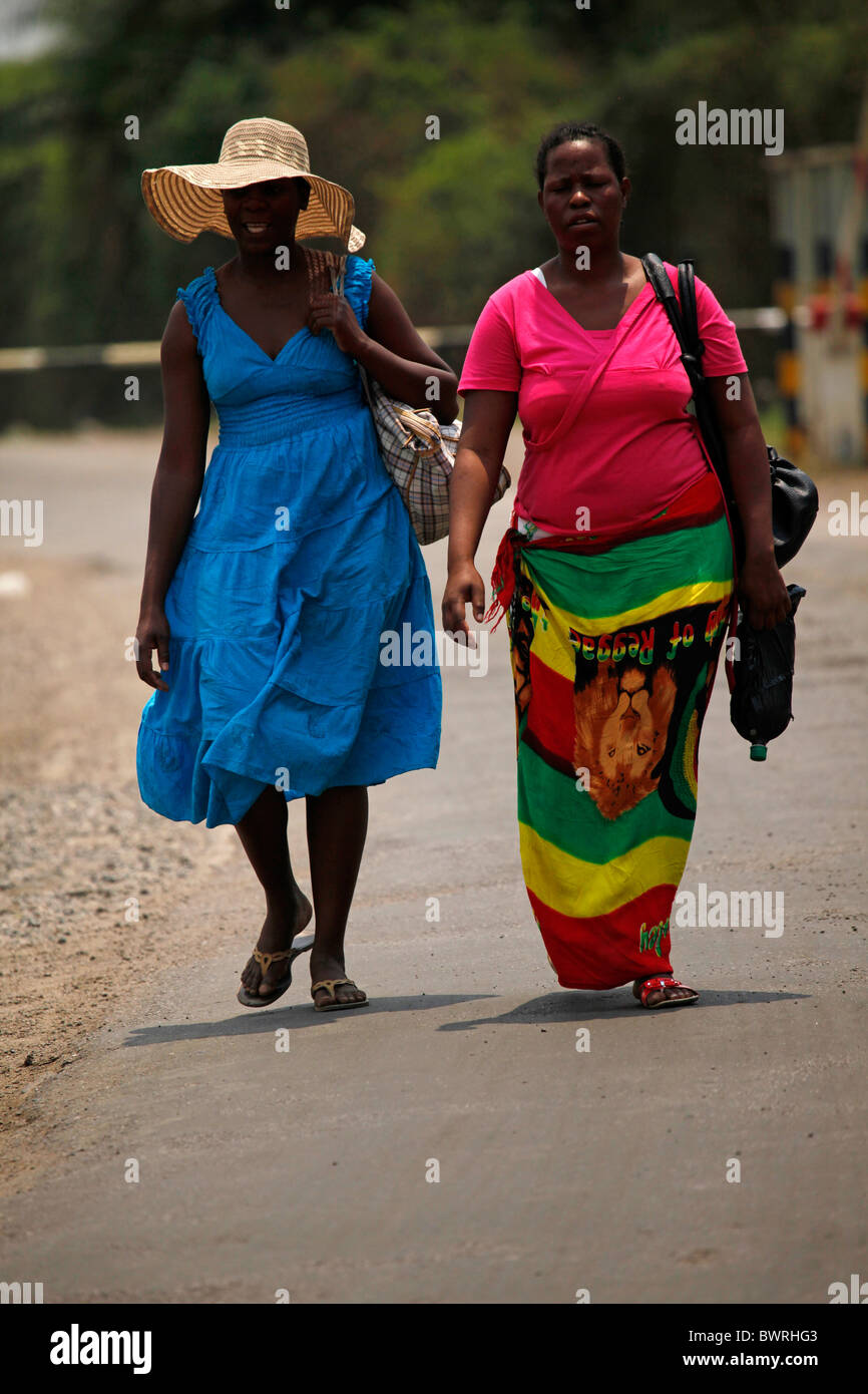 African border checkpoint hi-res stock photography and images - Alamy