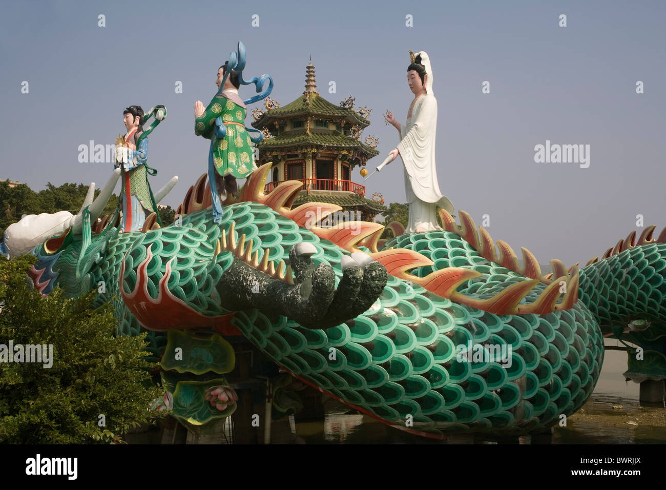 Taiwan Kaohsiung Lotus pond Dragon statue Stock Photo - Alamy