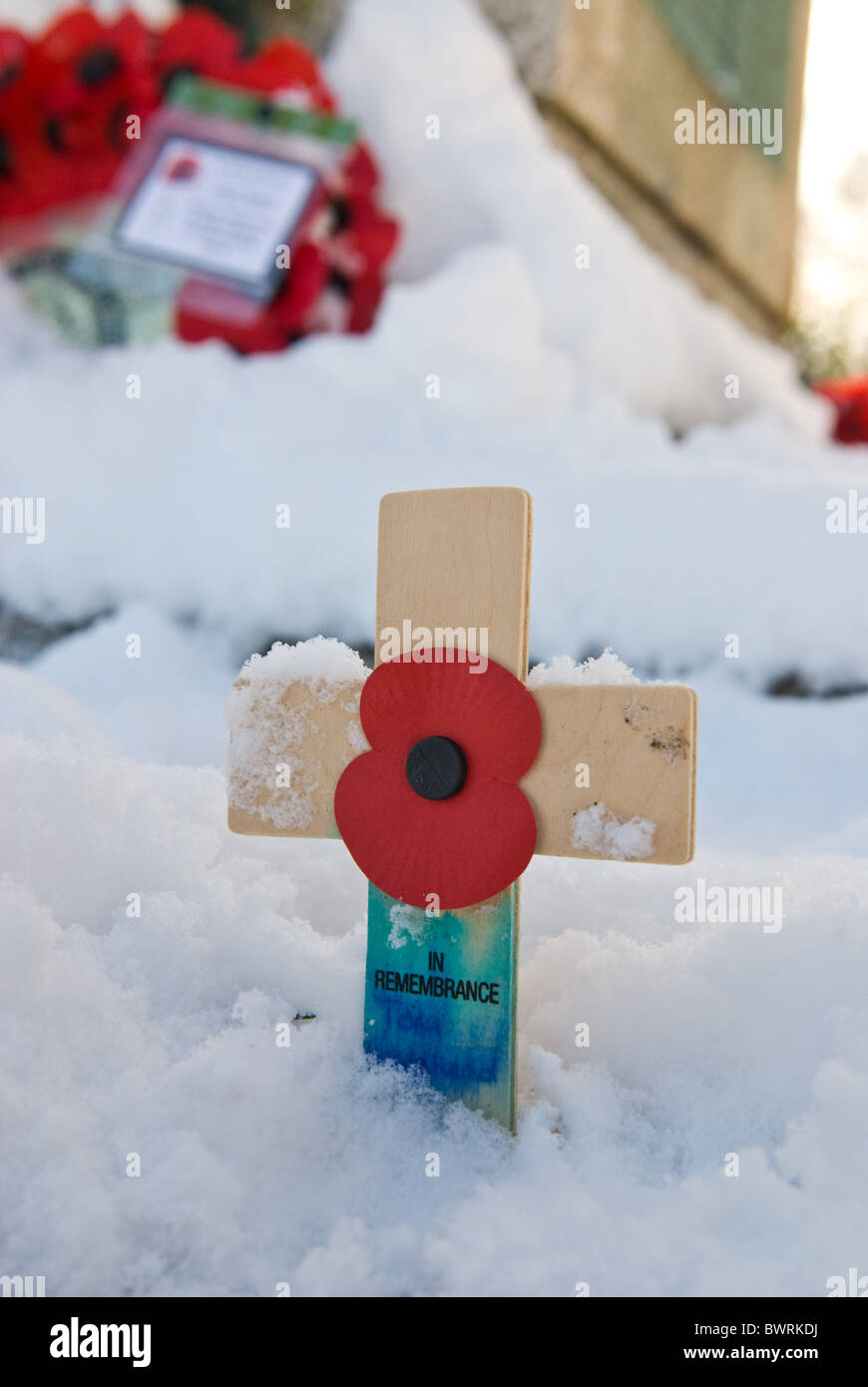 Memorial wooden cross poppy hi-res stock photography and images - Alamy