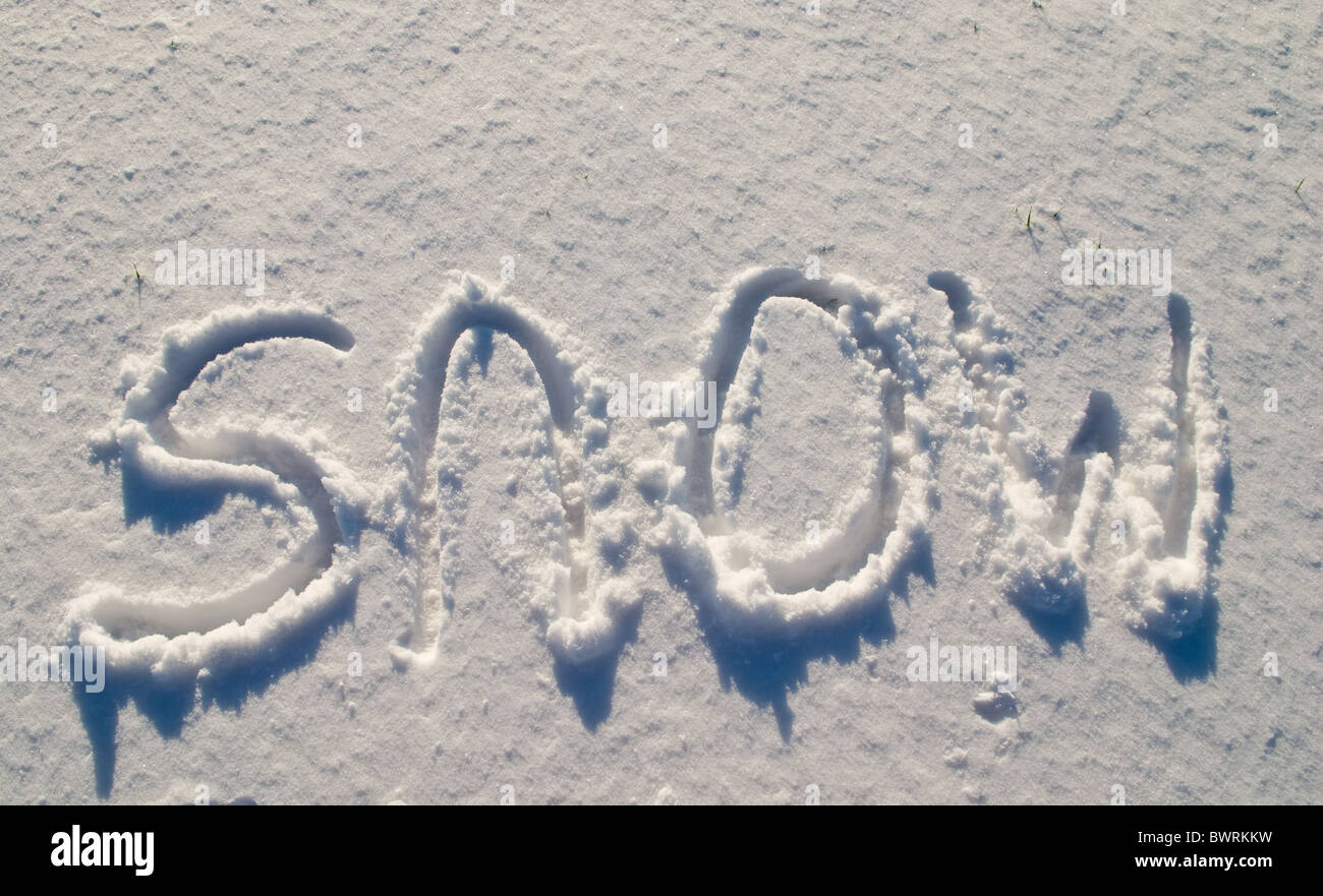 The word SNOW written into a layer of fresh snow Stock Photo - Alamy