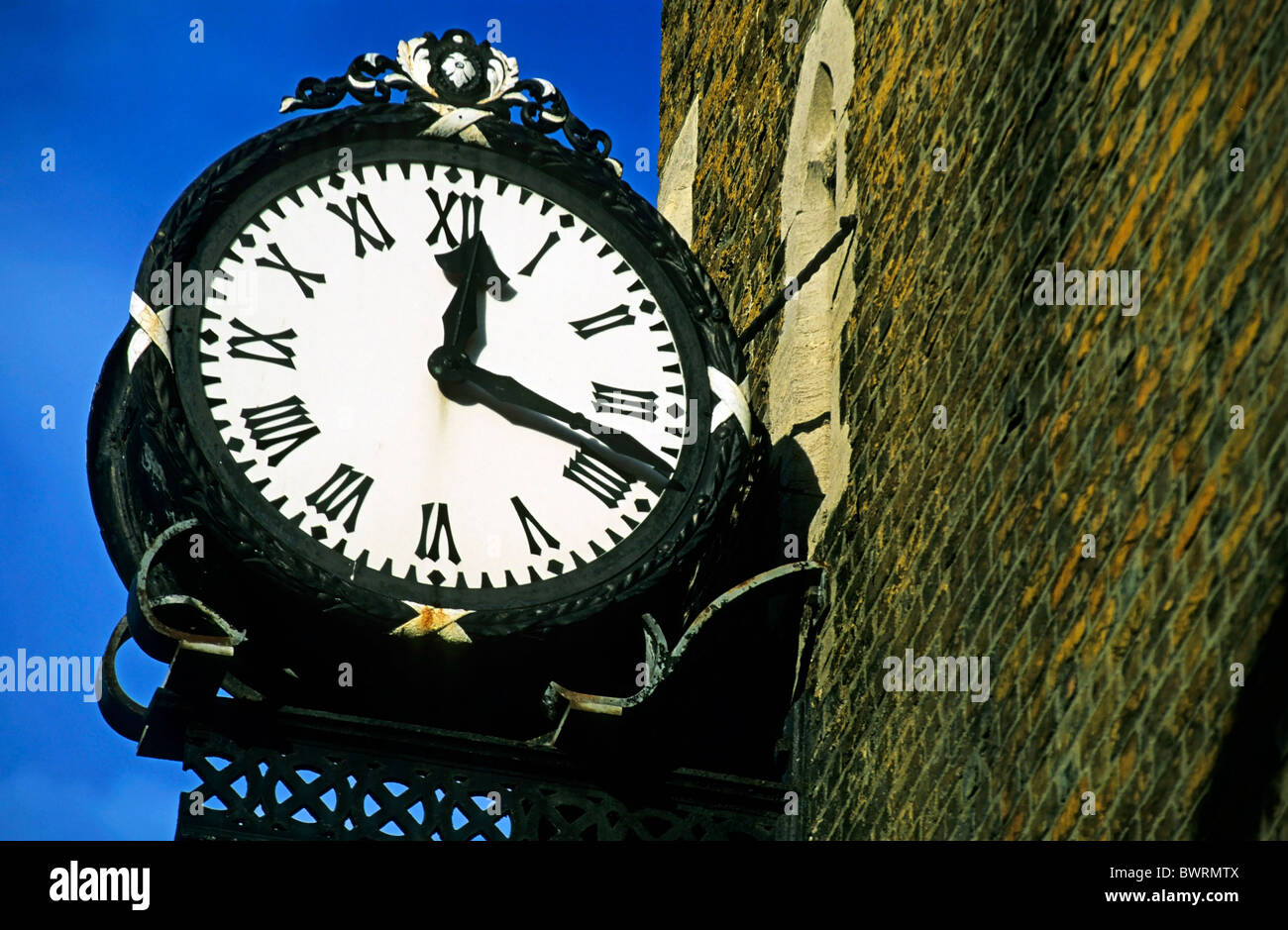 Old fashioned clock hi-res stock photography and images - Alamy
