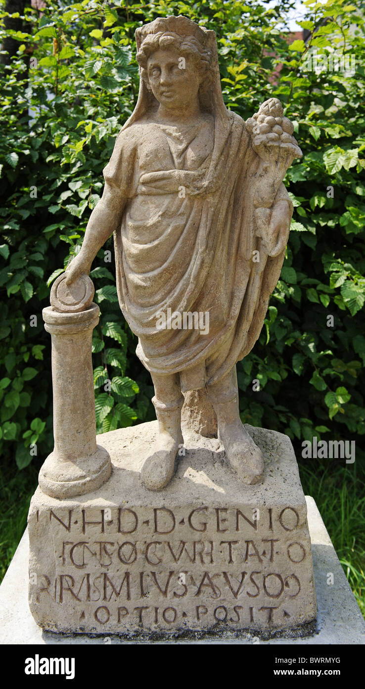 Statue of a genius hi-res stock photography and images - Alamy