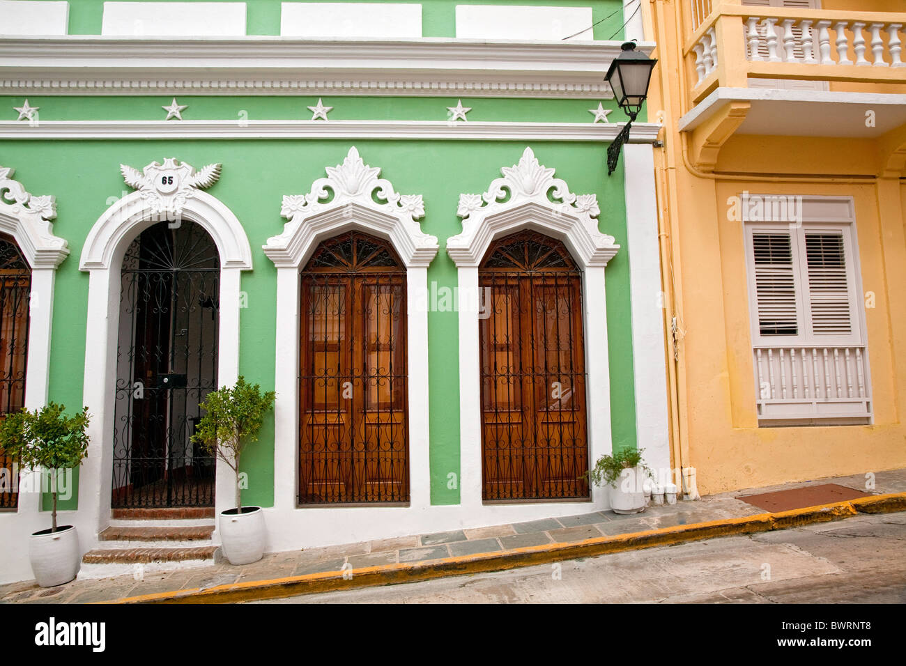 Caribbean colorful old new buildings hi-res stock photography and ...
