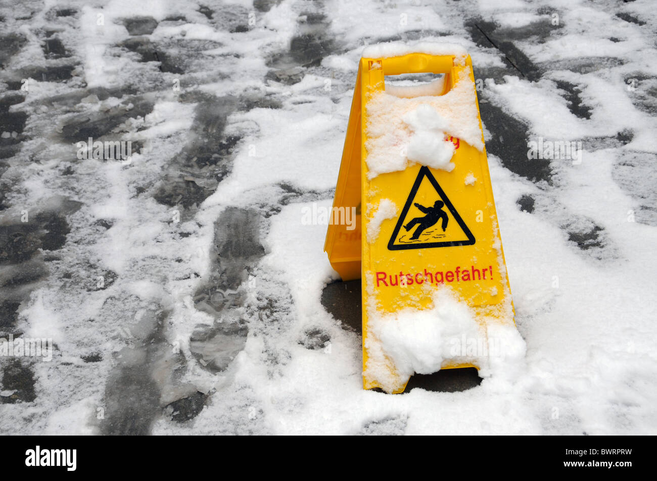 Snow and slippery road warning signs hi-res stock photography and ...