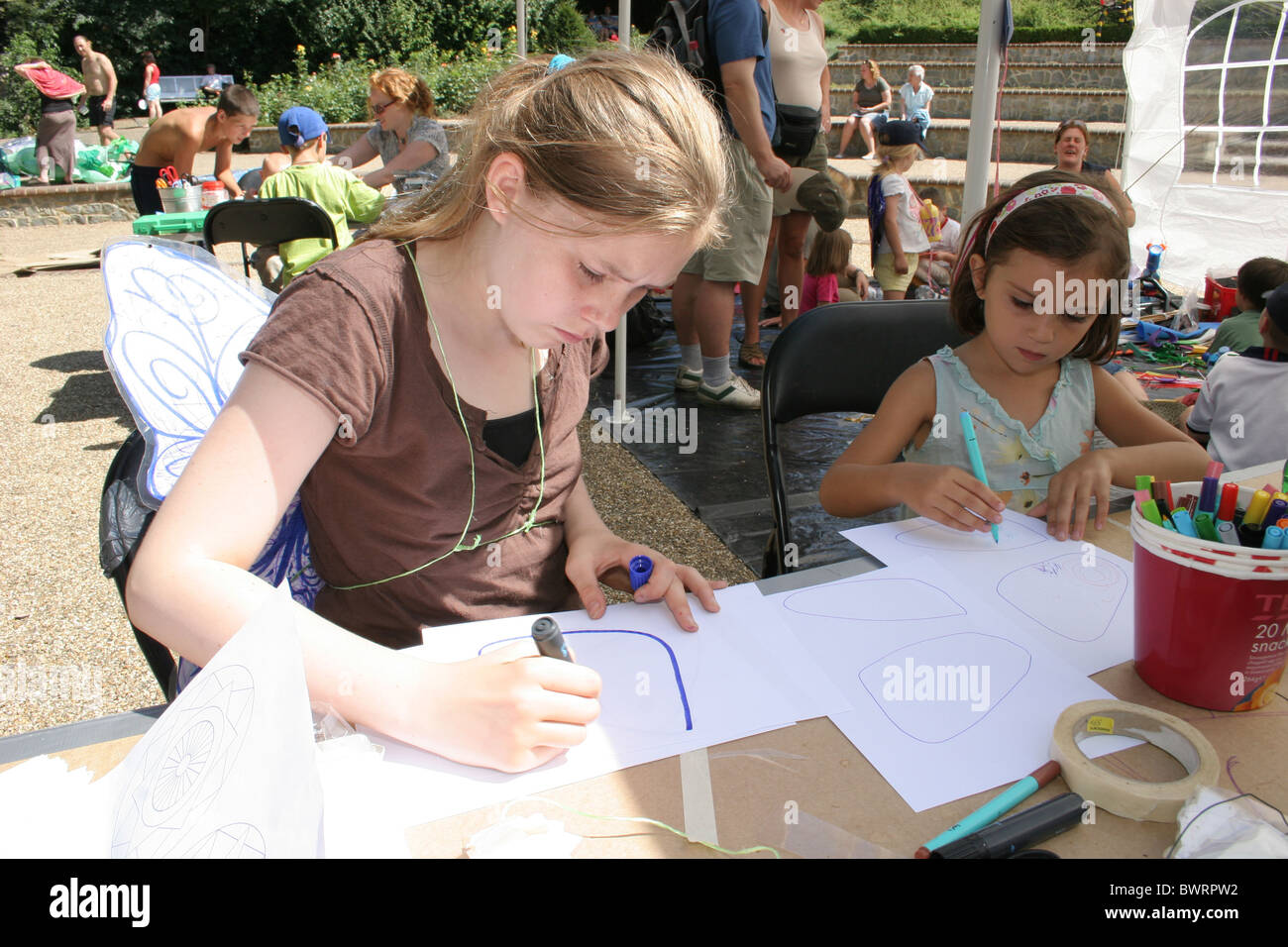 Child creating arts hi-res stock photography and images - Alamy
